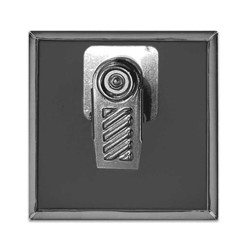 Fabrication de badges carrés de 52x52mm avec pince en ligne